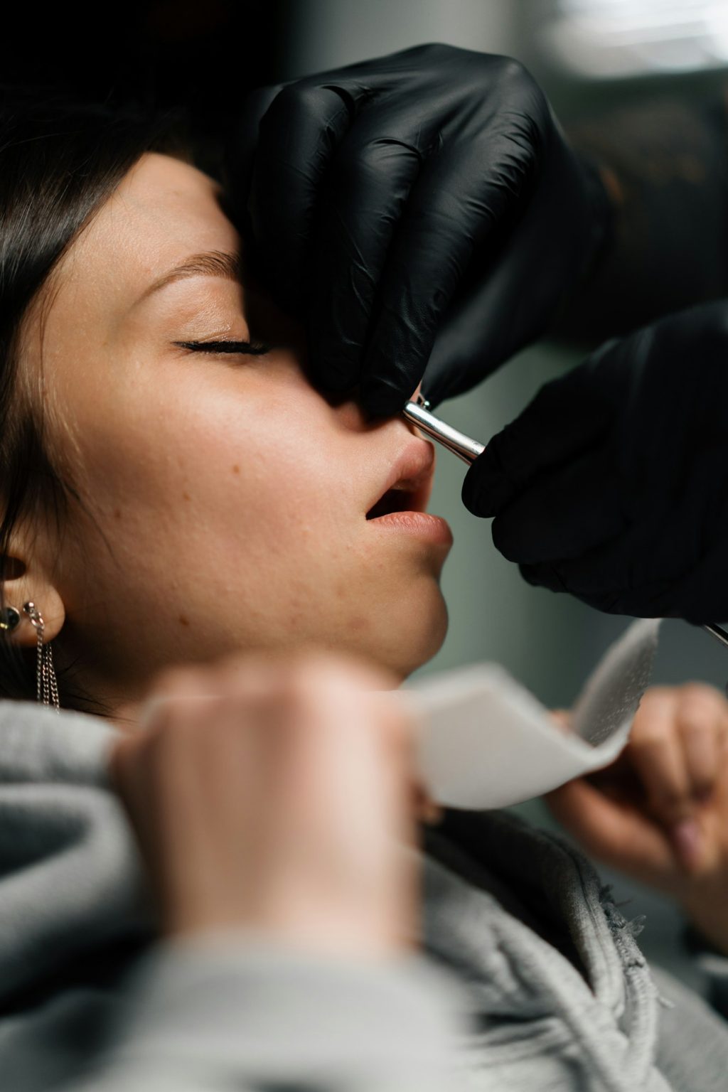 Tout ce que vous devez savoir sur le flat helix piercing